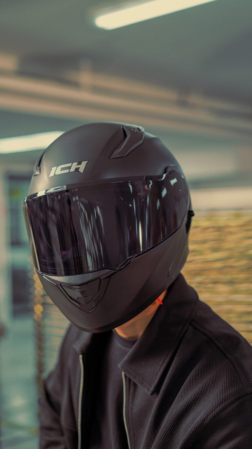 Casco abatible ICH 3120 el más económico del mundo
